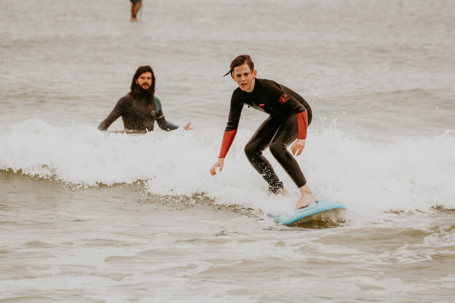 Surfkurse für Kinder auf Sylt im Wellenreiten - Curlys Surfschule Sylt